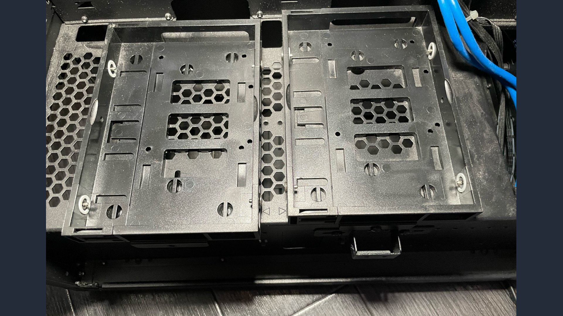 【初心者】ドスパラのガレリアで簡単HDD増設！選び方と取り付けを解説【ストレージ増設・おすすめハードディスクも紹介】 - maglog