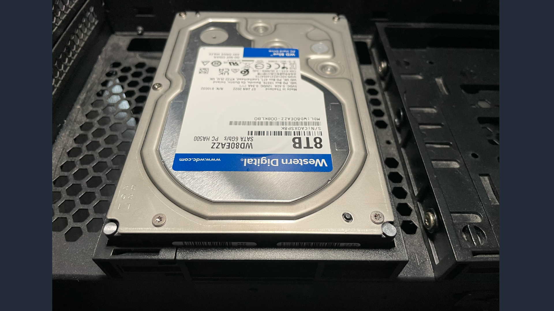 【初心者】ドスパラのガレリアで簡単HDD増設！選び方と取り付けを解説【ストレージ増設・おすすめハードディスクも紹介】 - maglog